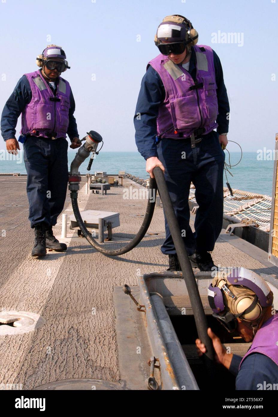 fueling, MSO, USS Carter Hall (LSD 50 Stock Photo - Alamy