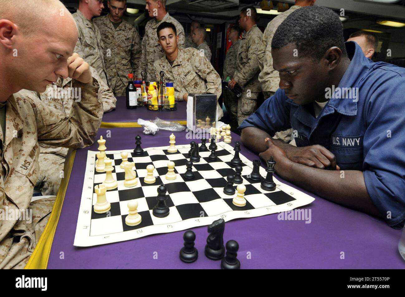 game, Marines, mess deck, Sailors, USS Ponce (LPD 15 Stock Photo - Alamy