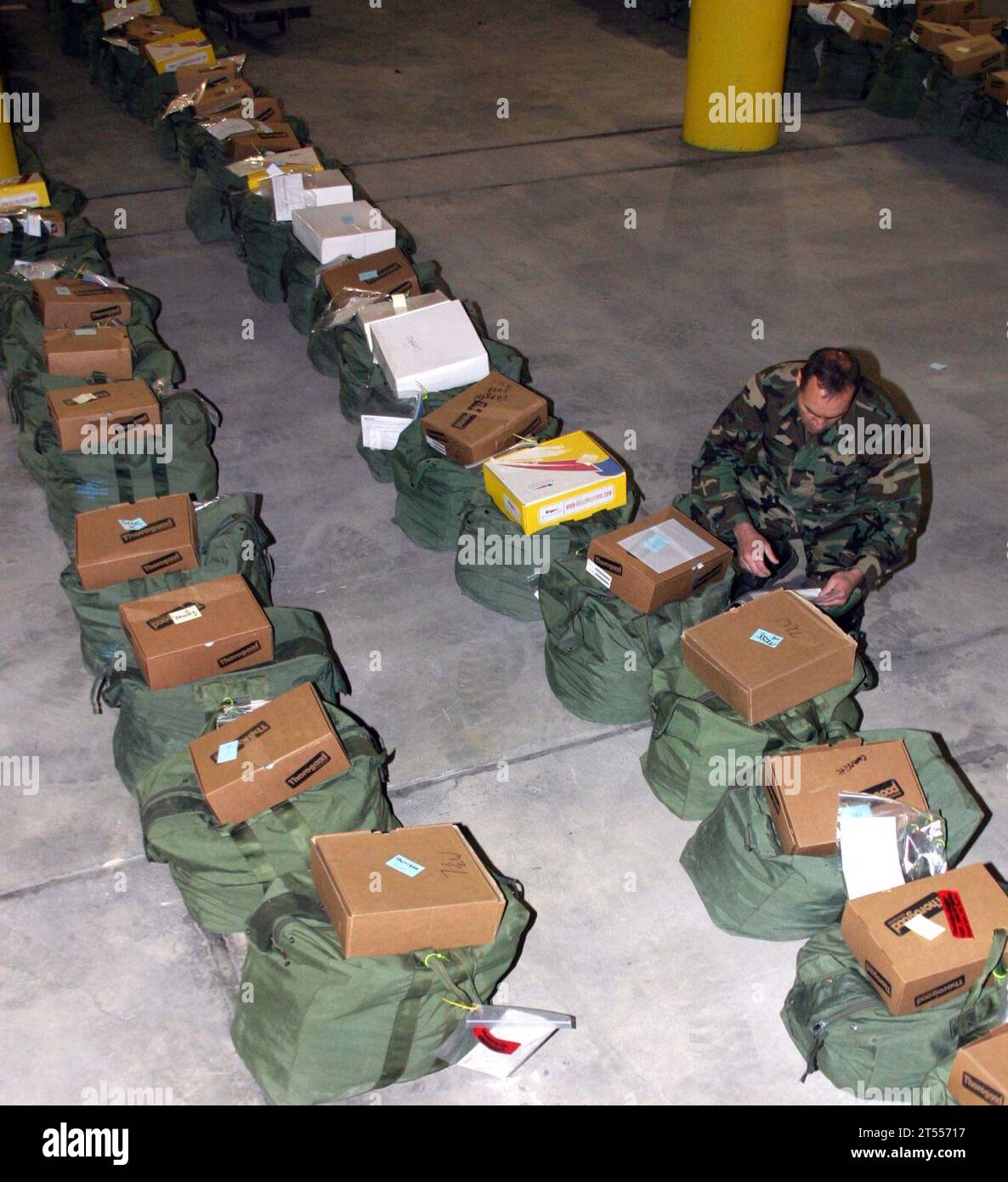 gear issue evolution, kit bags, Reservists, training Stock Photo - Alamy
