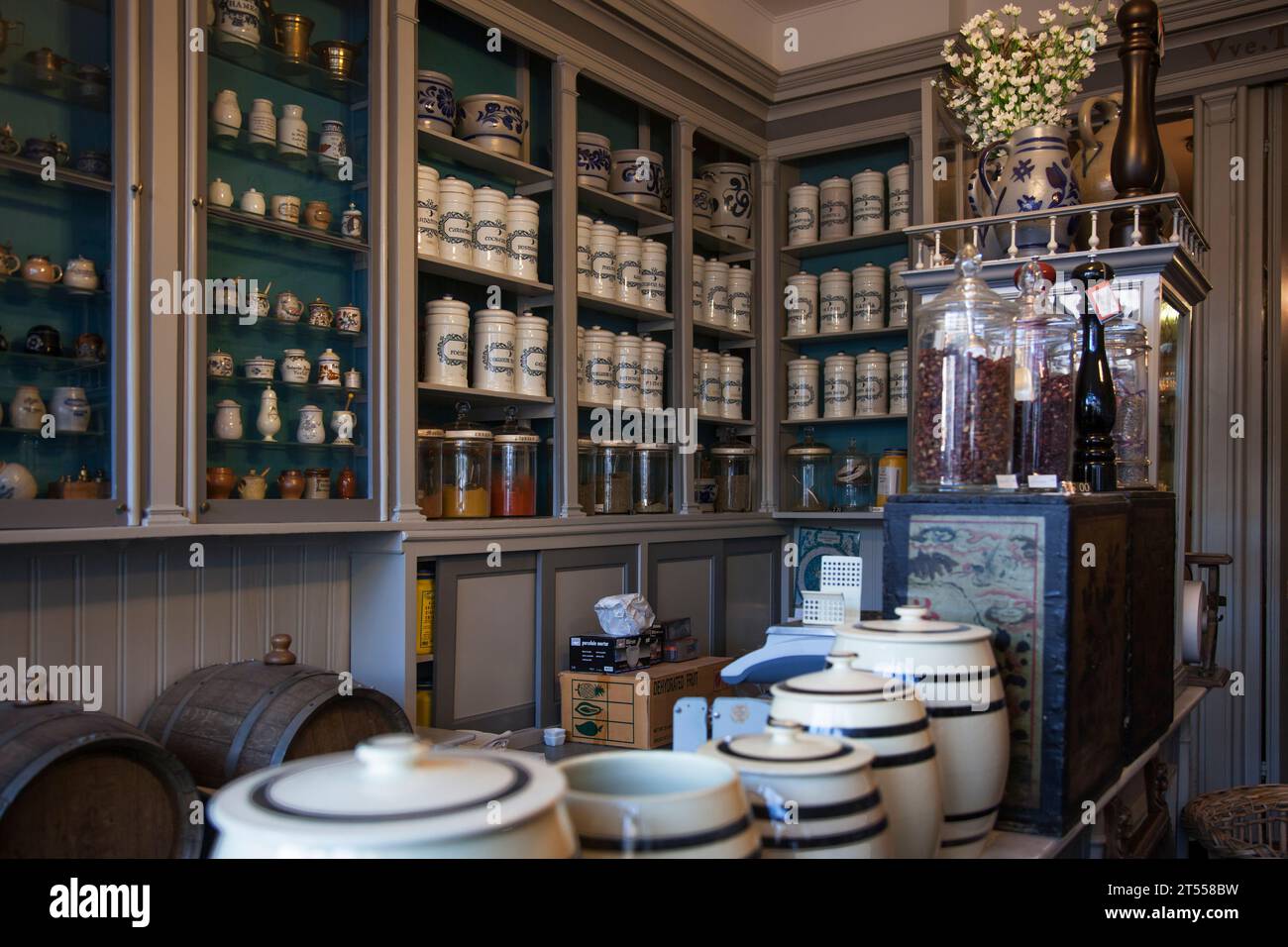 Bottle factory vintage hi-res stock photography and images - Alamy