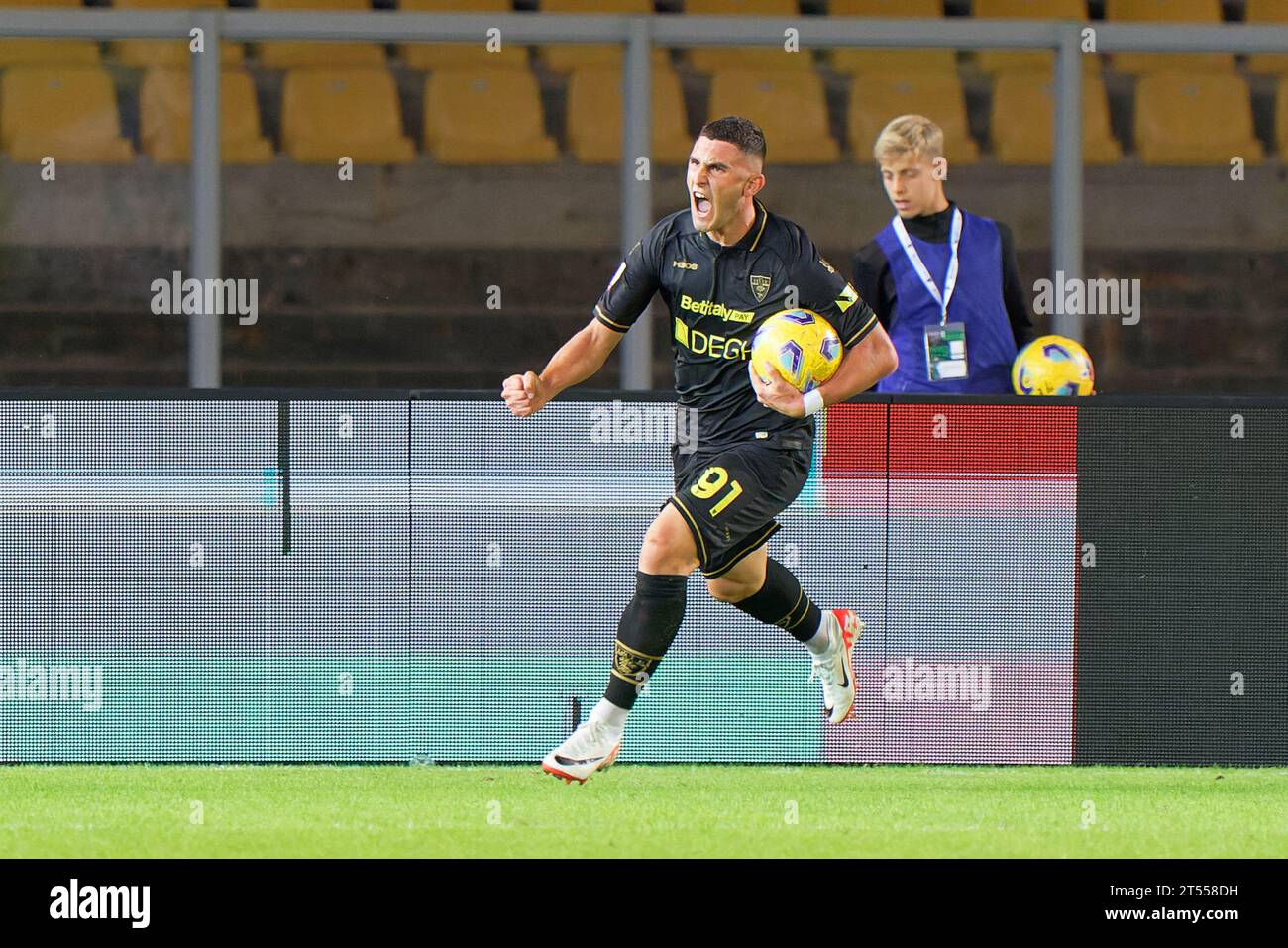 Lecce, Italy. 01st Nov, 2023. Roberto Piccoli of US Lecce celebrates ...