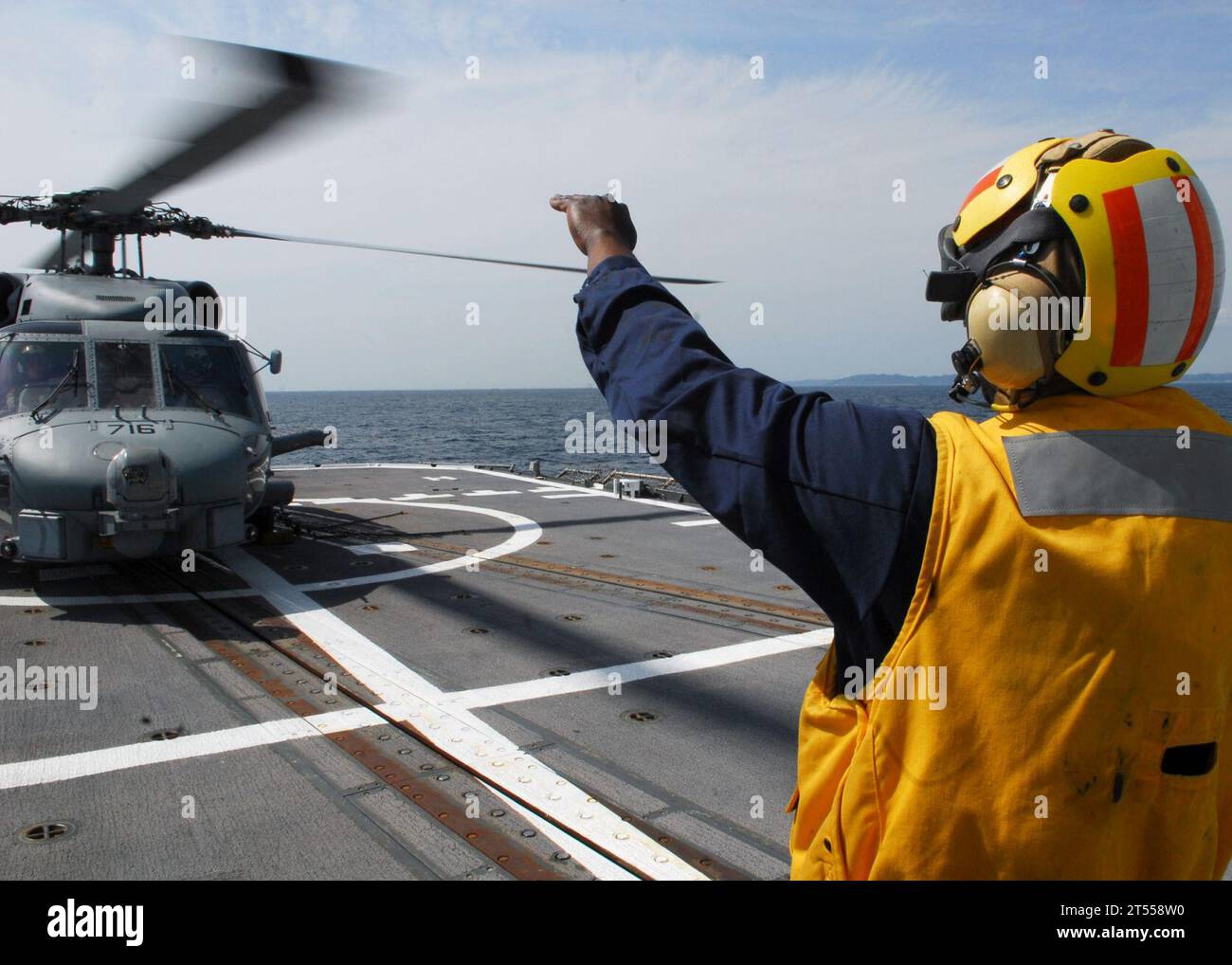 guided missile cruiser USS Cowpens (CG 63), Light Helicopter ...