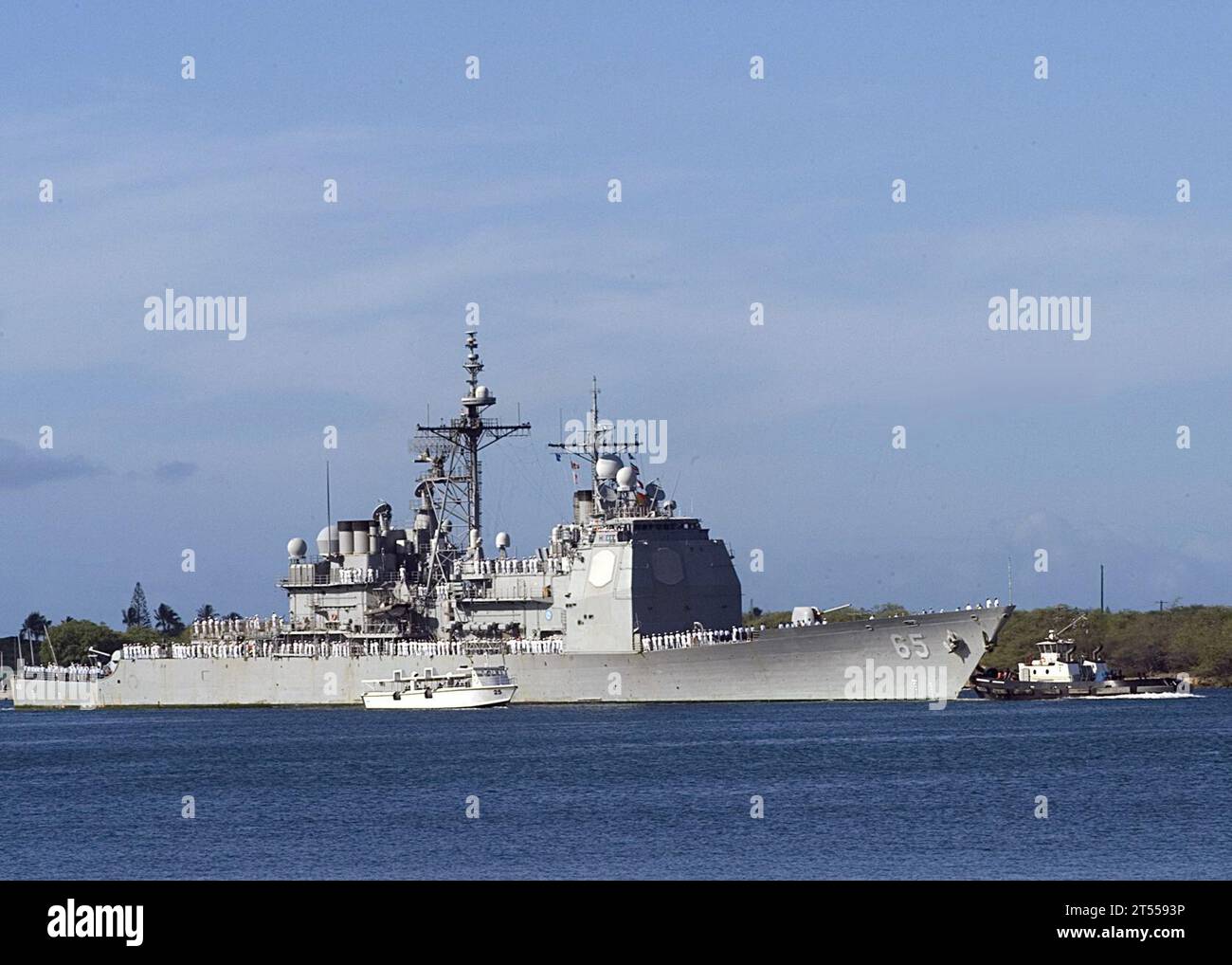 Guided-missile cruiser USS Chosin (CG 65 Stock Photo - Alamy