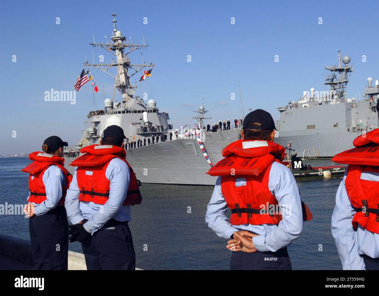 Guided-Missile Destroyer, USS ROSS (DDG 71 Stock Photo - Alamy