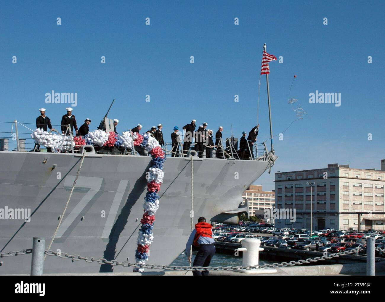 Guided missile destroyer uss ross hi-res stock photography and images ...