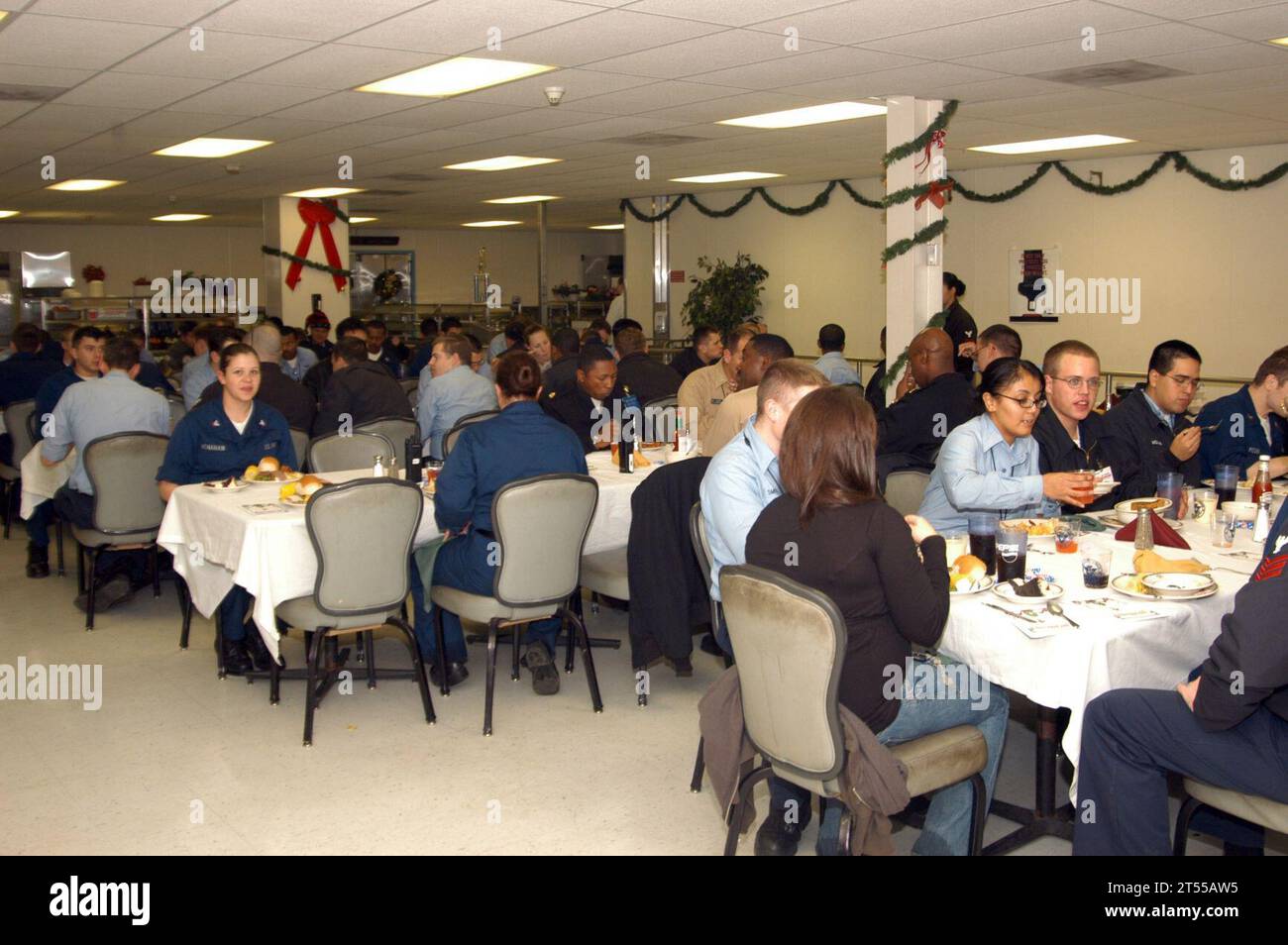 Hampton Roads, NEWPORT NEWS, Nimitz-Class aircraft carrier USS Carl ...