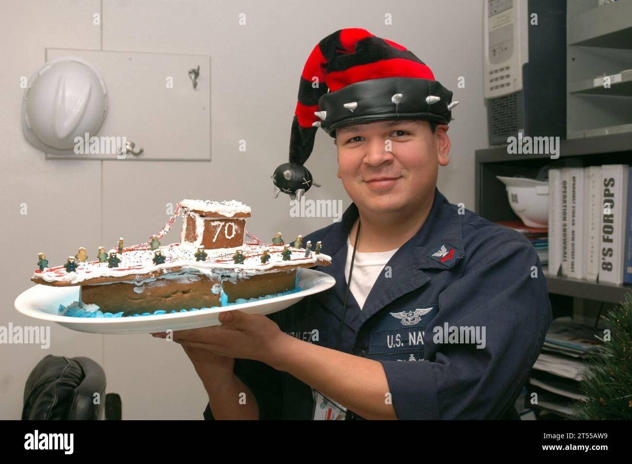 Hampton Roads, NEWPORT NEWS, Nimitz-Class aircraft carrier USS Carl ...