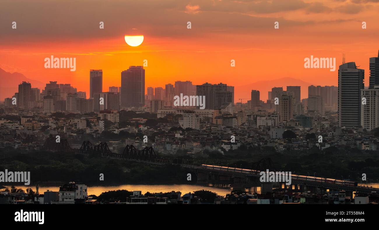 A train coming to the final station, on Long Bien bridge, over Red ...