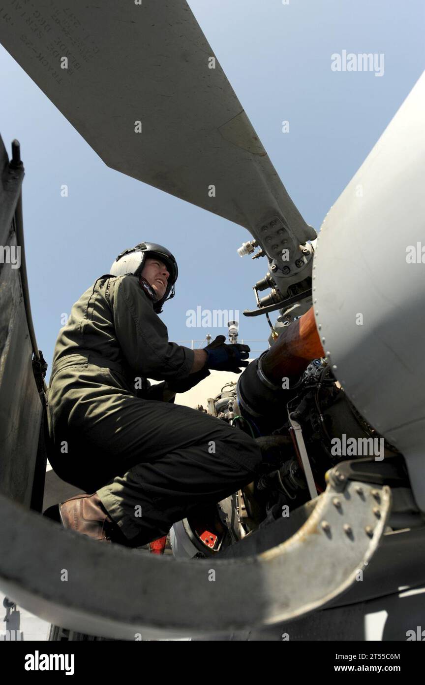 Helicopter Anti-submarine Light Squadron (HSL) 42, maintenance, Sailors ...