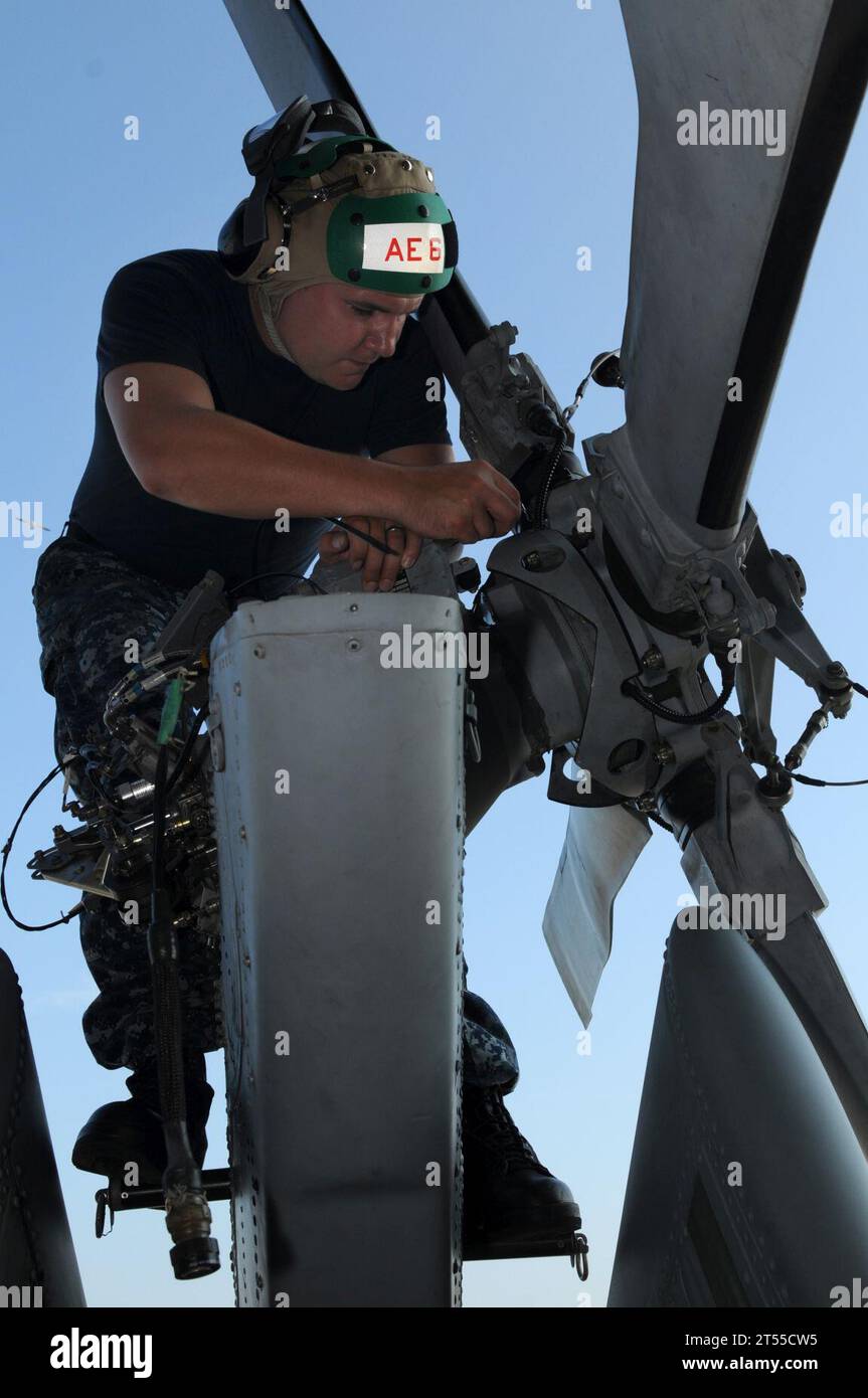 helicopter, maintenance, MH-60S Sea Hawk, Naval Station Norfolk ...