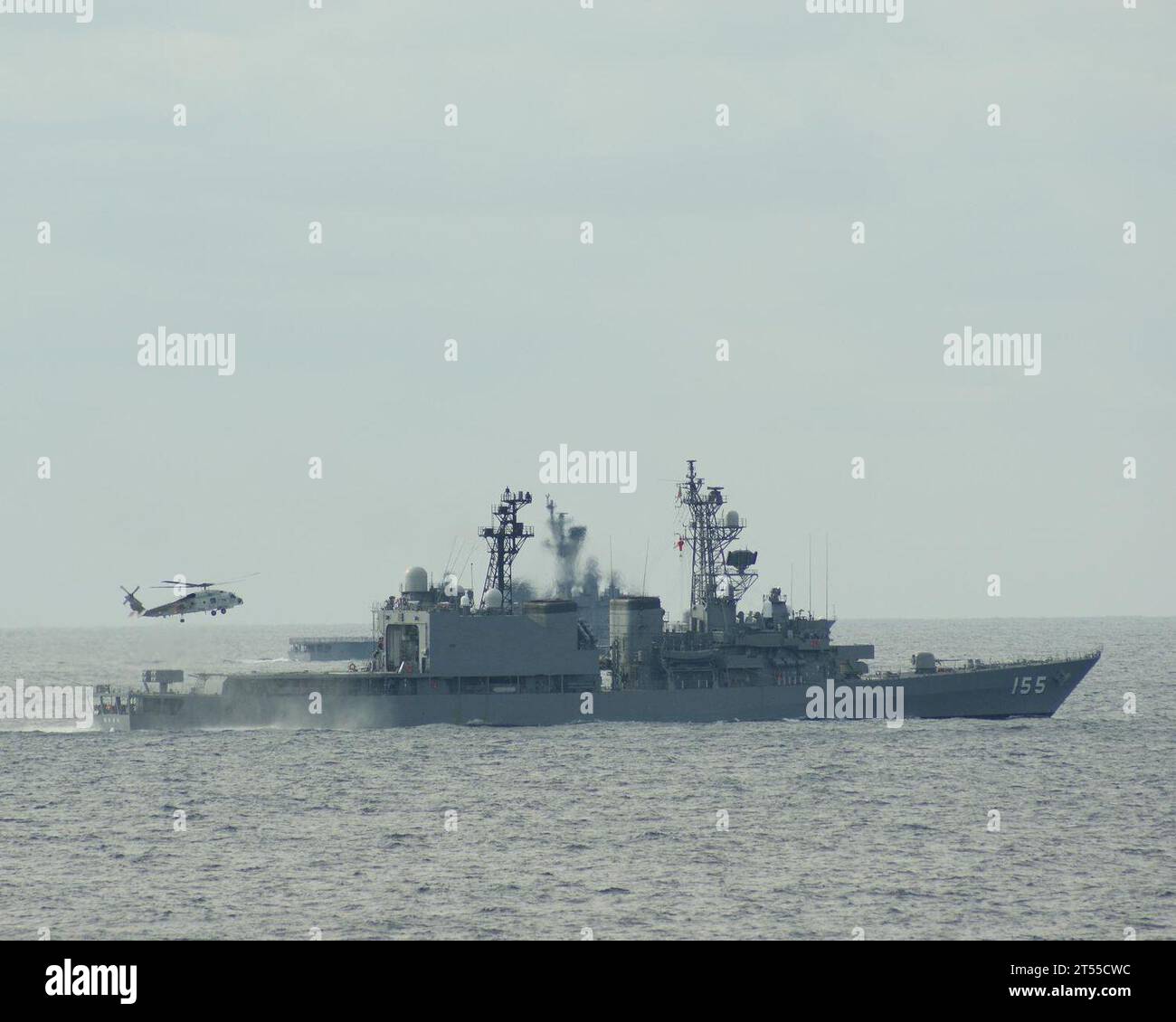 helicopter, JS Hamagiri (DD 155), Sailor, U.S. Navy, USS LASSEN (DDG 82 Stock Photo - Alamy