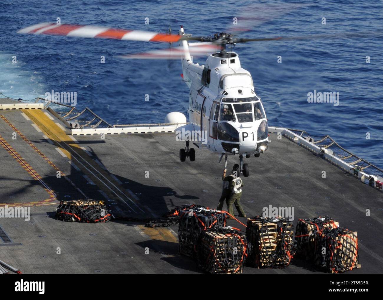 helicopter, SA-330 Puma, USNS Amelia Earhart (T-AKE 6 Stock Photo - Alamy