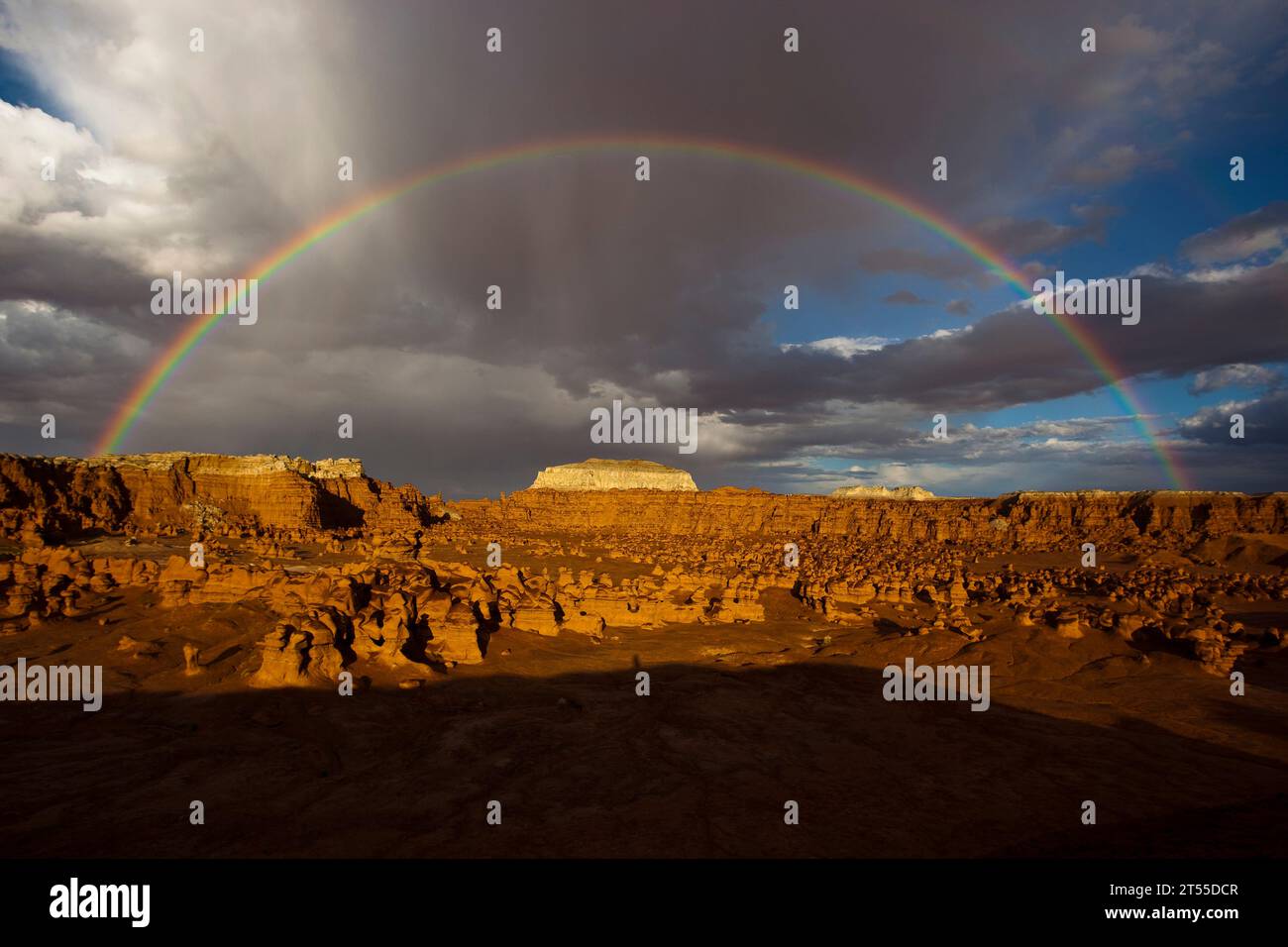 Rainbow over desert hi-res stock photography and images - Alamy