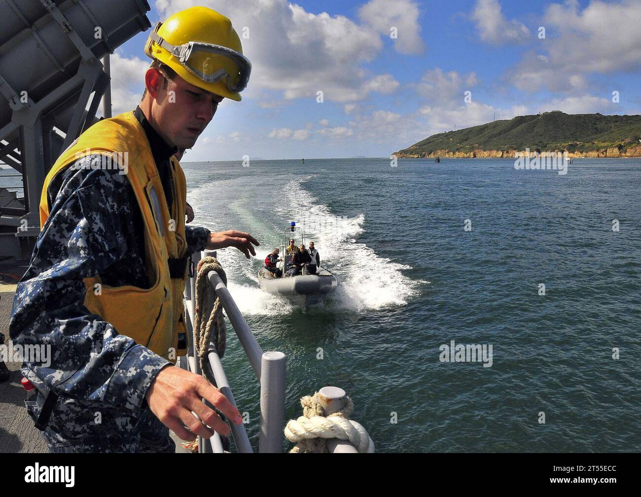 home port, Homecoming, navy, people, ships, U.S. Navy, USS Bunker Hill ...