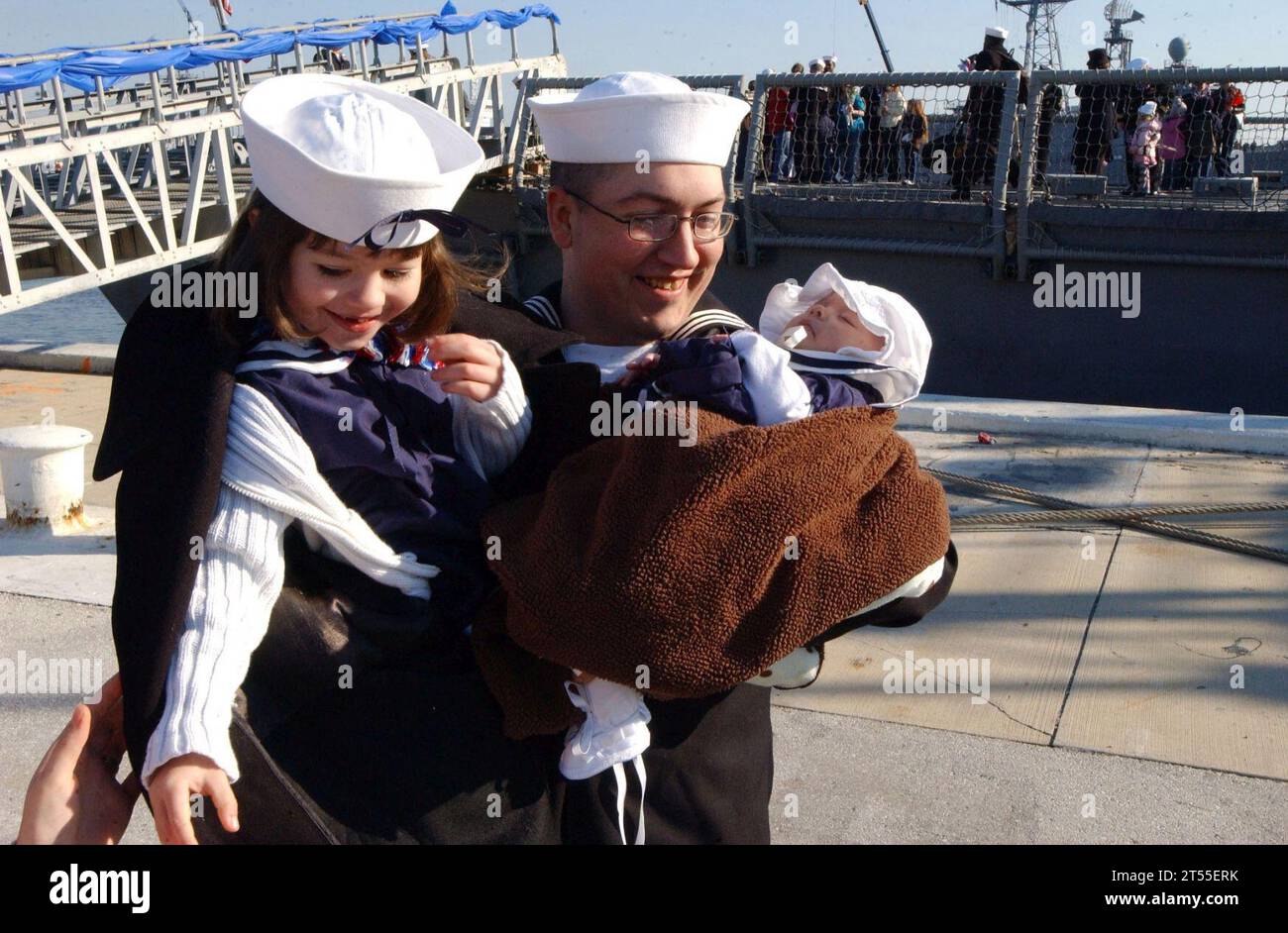 Homecoming, Mayport, USS Taylor (FFG 50 Stock Photo - Alamy