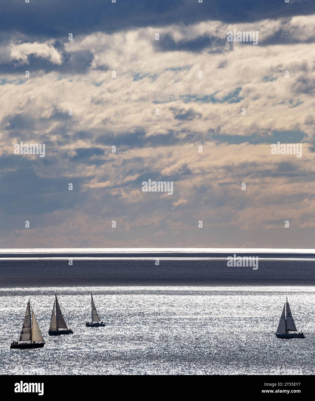 Racing day boats hi-res stock photography and images - Alamy