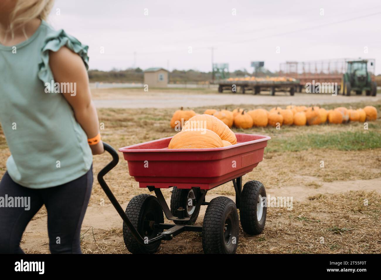 Tractor pulling wagon hi-res stock photography and images - Alamy