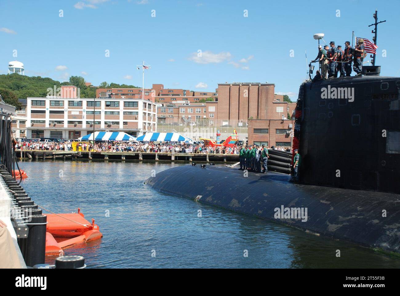 Homecoming, pier side, USS Annapolis (SSN 760 Stock Photo - Alamy