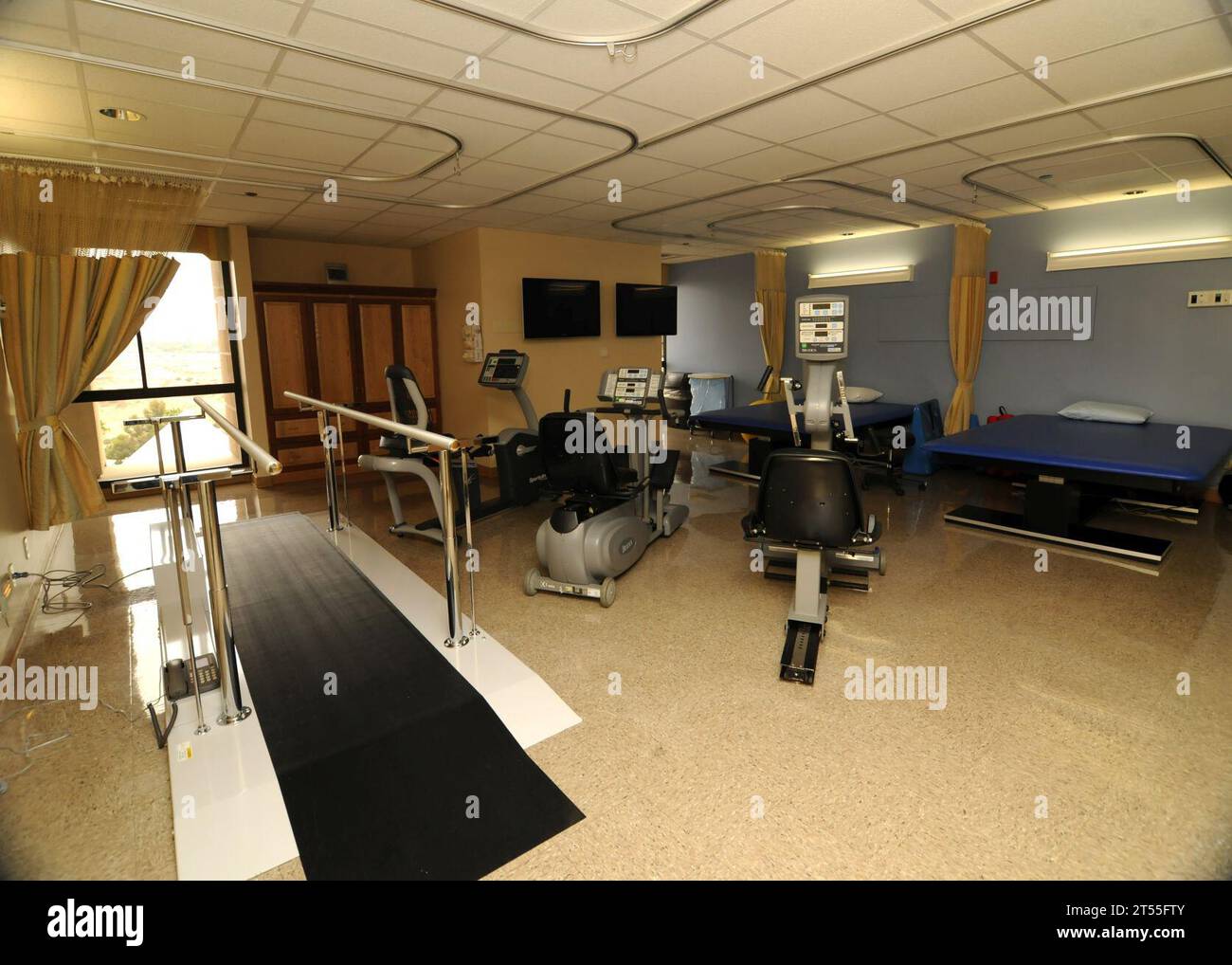 hospital room, ill, injured service members, Marine Stock Photo - Alamy
