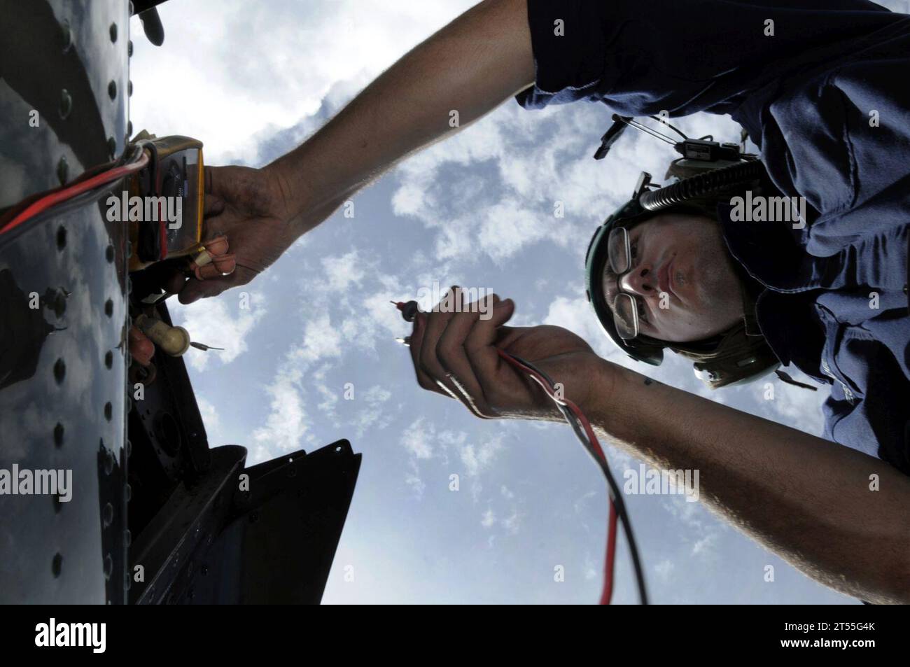 hsl-51, light helicopter antisubmarine squadron, maintenance, Sailor ...