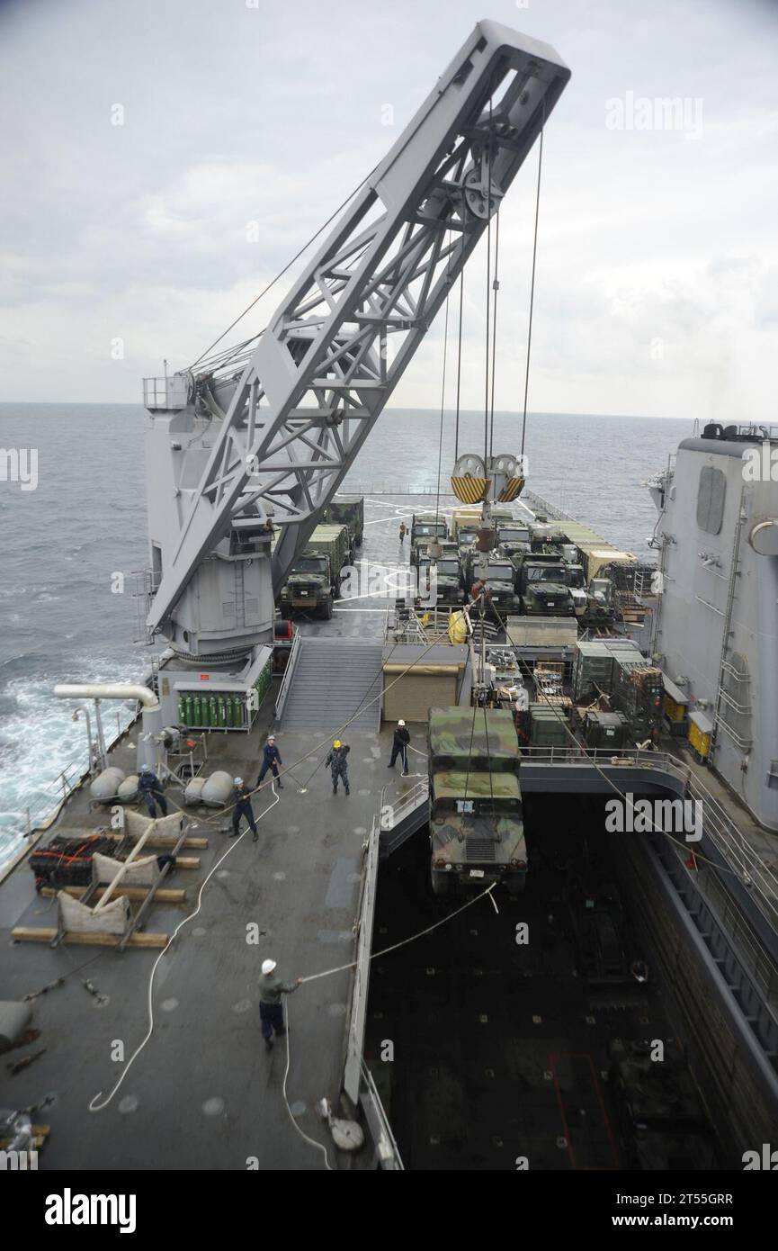 humvee, Pacific Ocean, U.S. navy , USS Tortuga (LSD 46), well deck ...