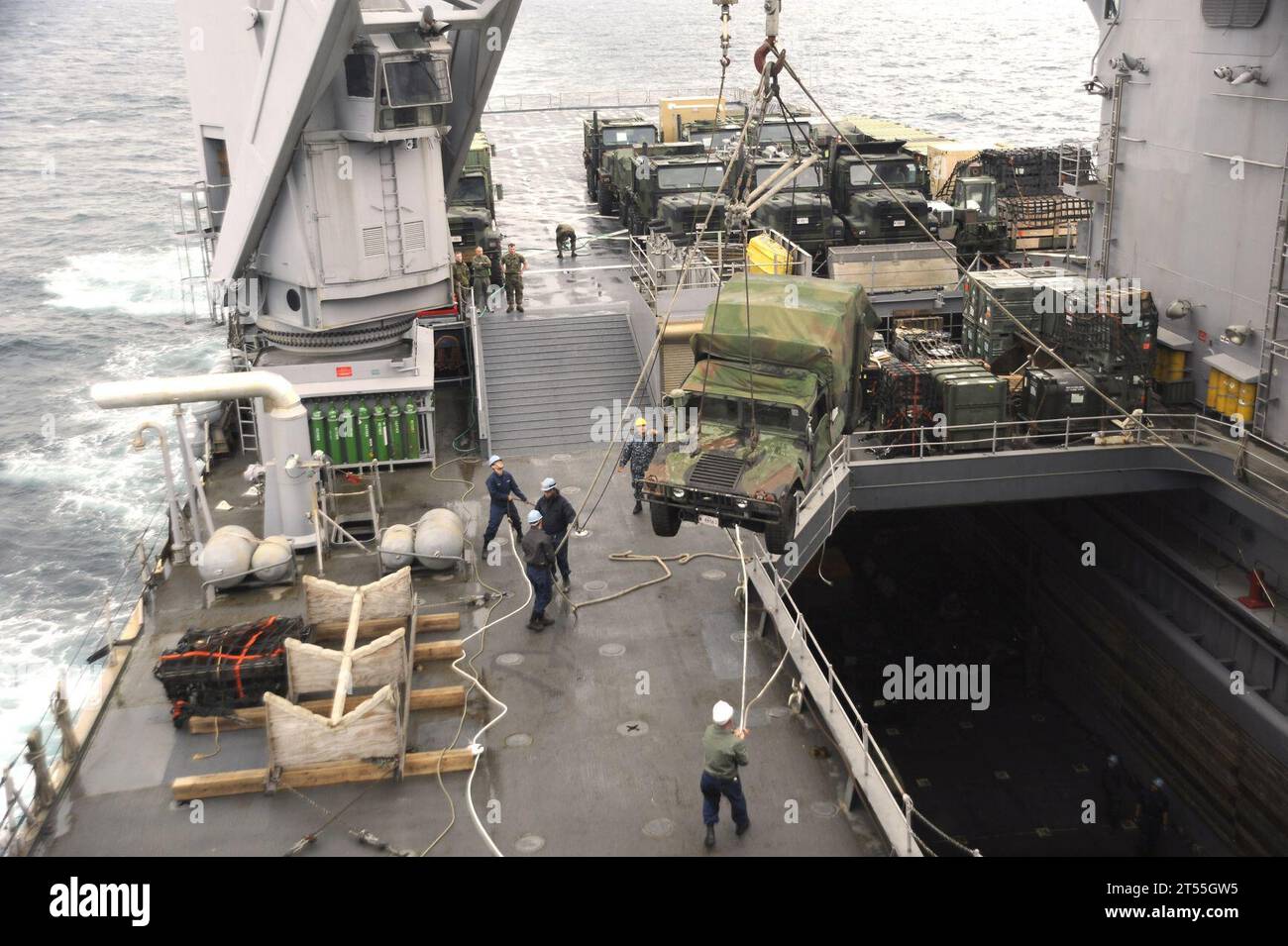 humvee, Pacific Ocean, U.S. navy , USS Tortuga (LSD 46), well deck ...