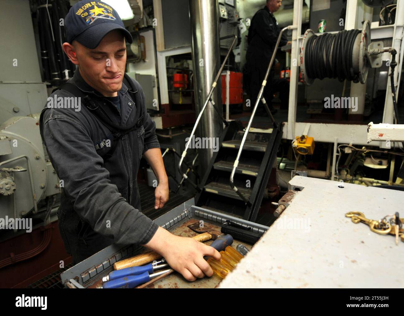 Indian Ocean, Sailor, Toolbox, U.S. navy , USS Cape St. George (CG 71 ...