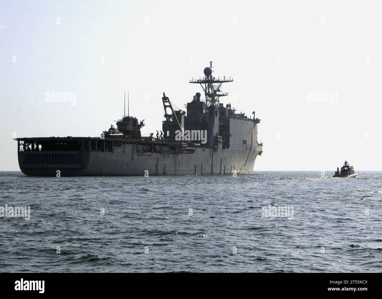Iwo Jima ARG, MSO, USS Carter Hall (LSD 50 Stock Photo - Alamy