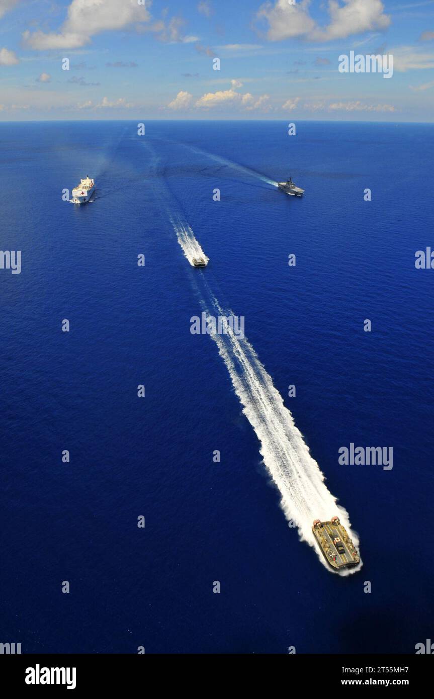 Japan Maritime Self-Defense Force Osumi-Class amphibious assault ship ...