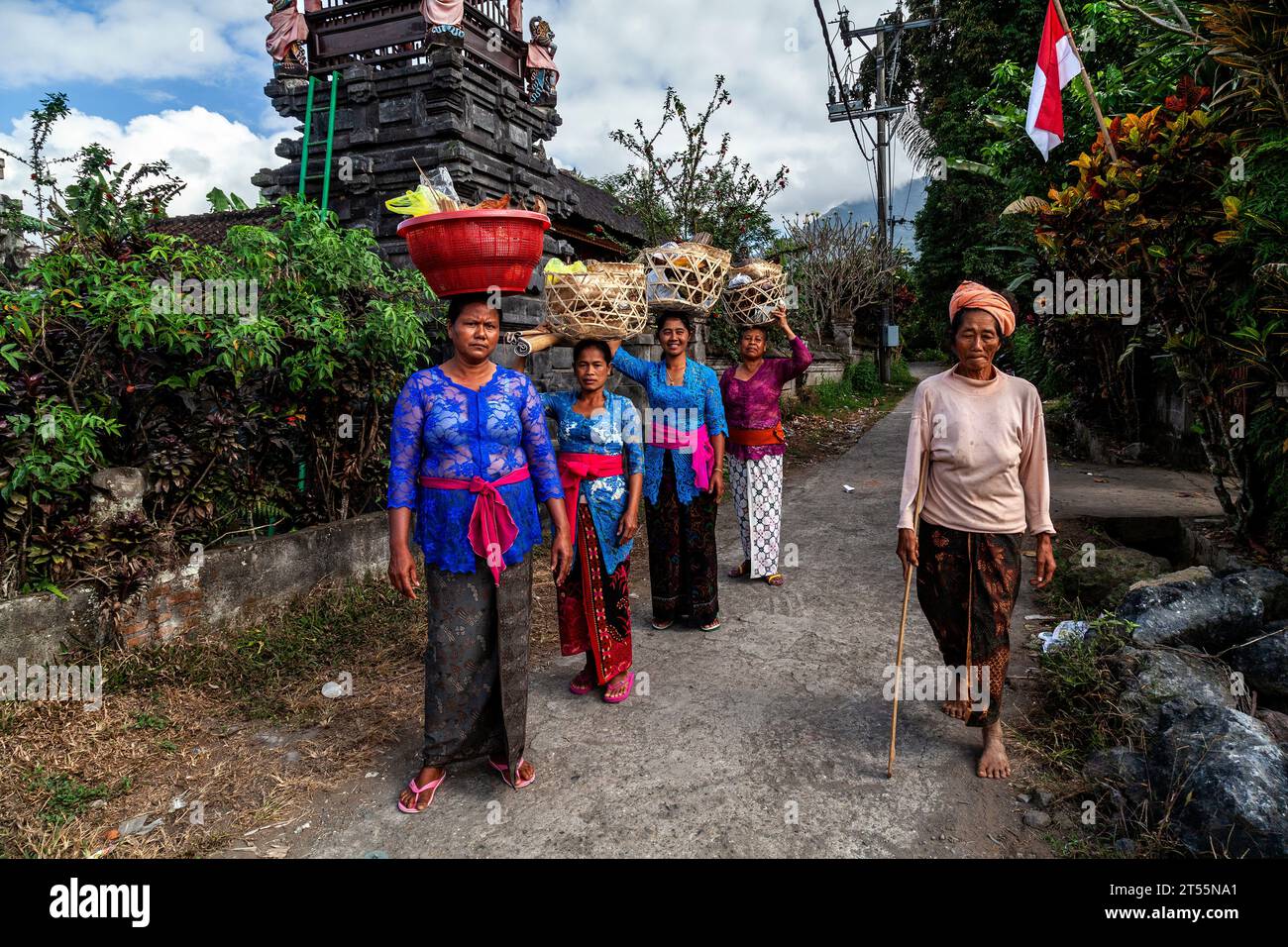 Local people near the Jatiluwih rice terraces, below the Batukaru ...