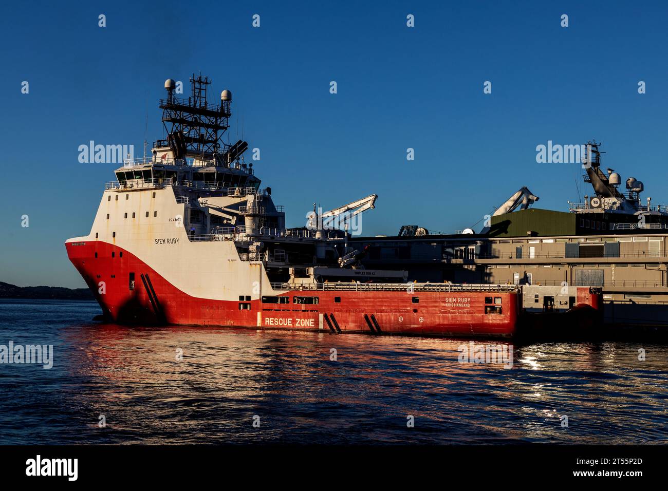 Offshore AHTS anchor handling tug supply vessel Siem Ruby in the port ...