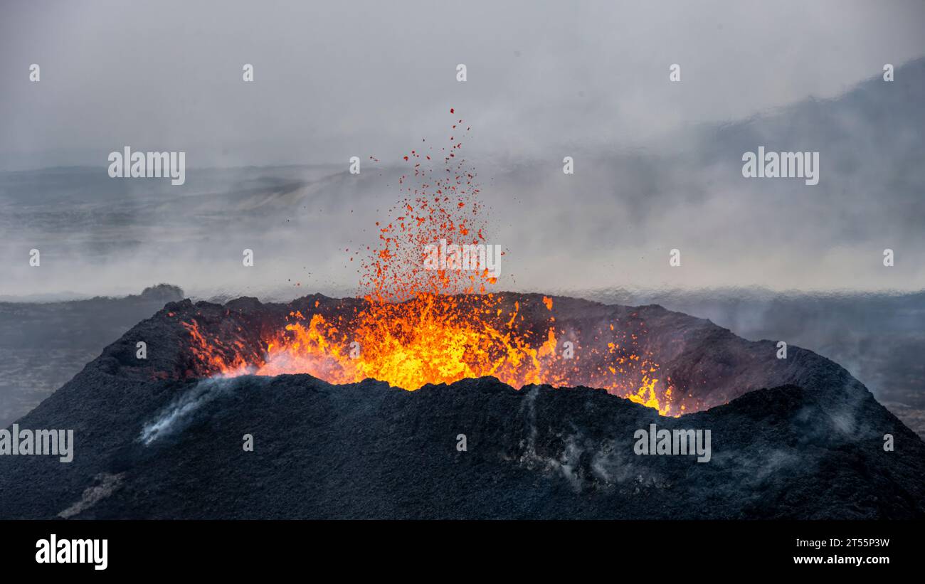 Dramatic images of the 2023 Volcano Eruption in Iceland Stock Photo - Alamy