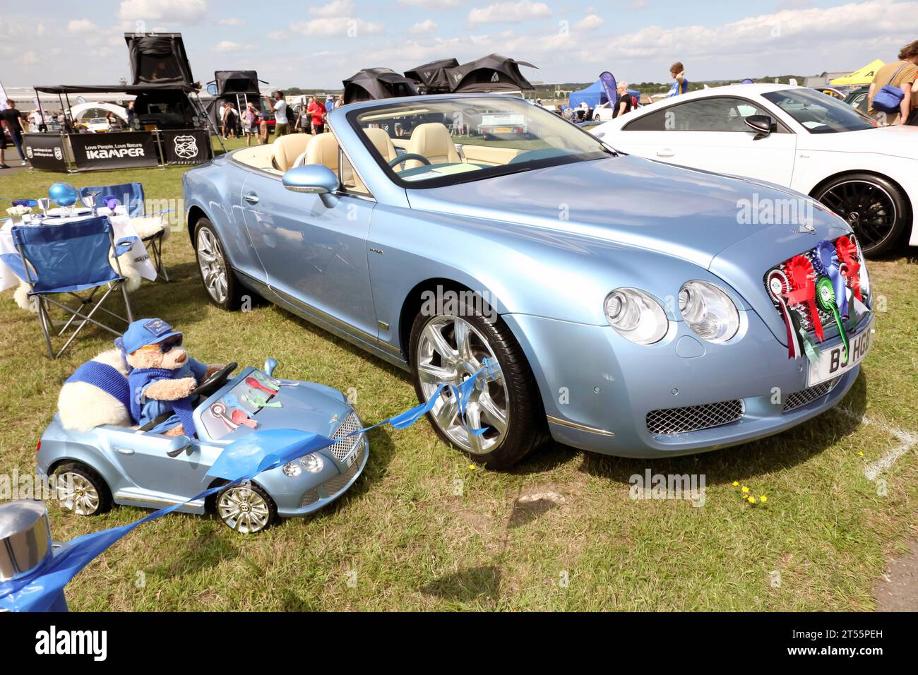 Three-quarters front view of a Silver, 2008, Bentley Continental ...