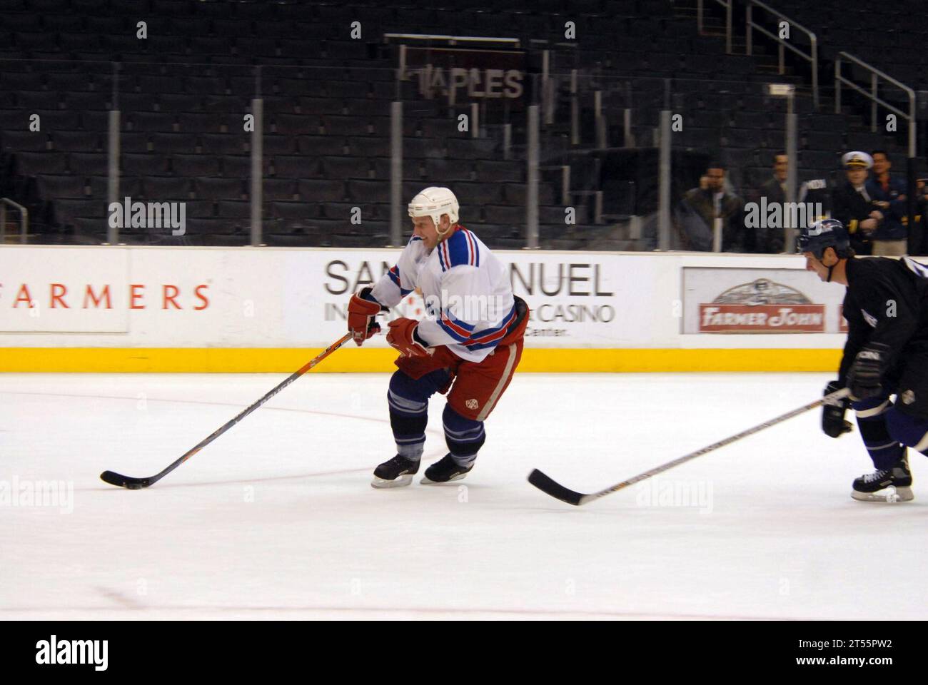L.A. Kings alumni game, USS Ronald Reagan (CVN 76 Stock Photo - Alamy