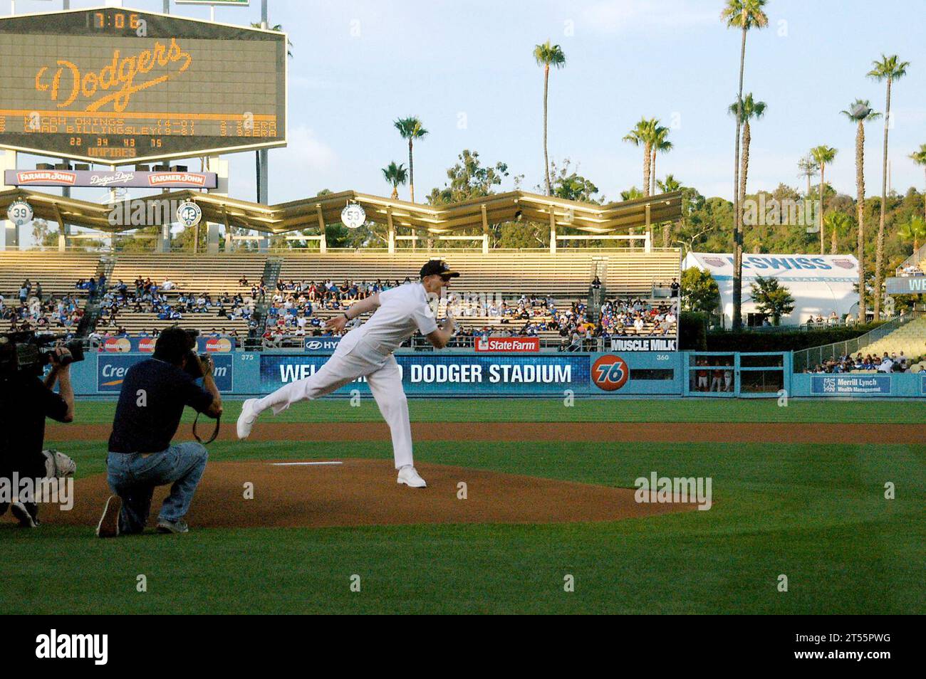 Navy adm jonathan w greenert hi-res stock photography and images - Alamy