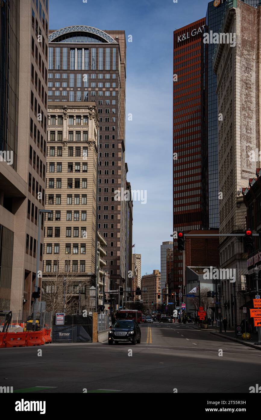 Pittsburgh Skyscraper Street Stock Photo - Alamy