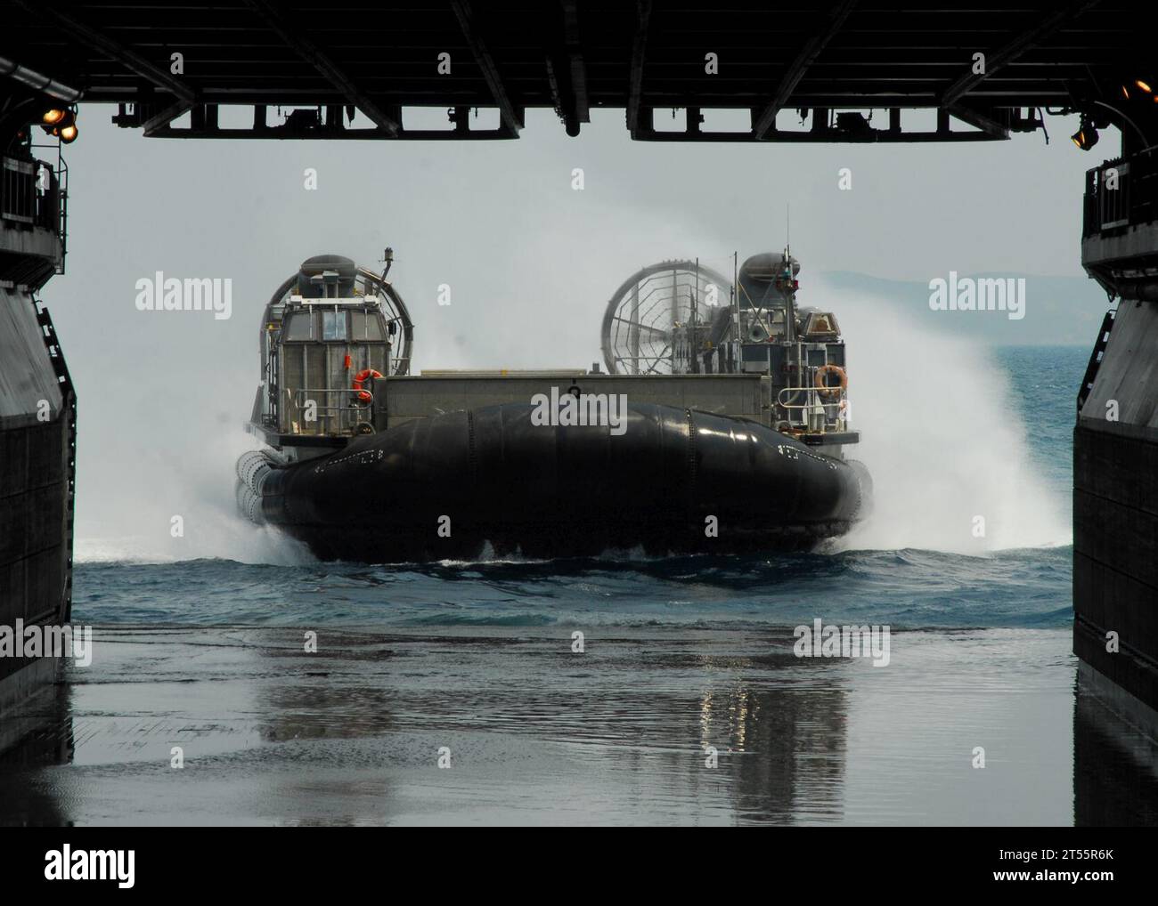 landing craft air cushion, LCAC, Sailor, U.S. Navy, USS ESSEX (LHD 2 ...