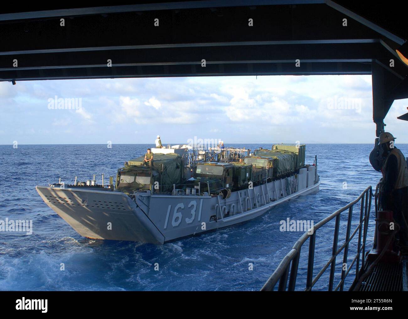 Landing Craft Utility 1631, USS Tortuga (LSD 46 Stock Photo - Alamy