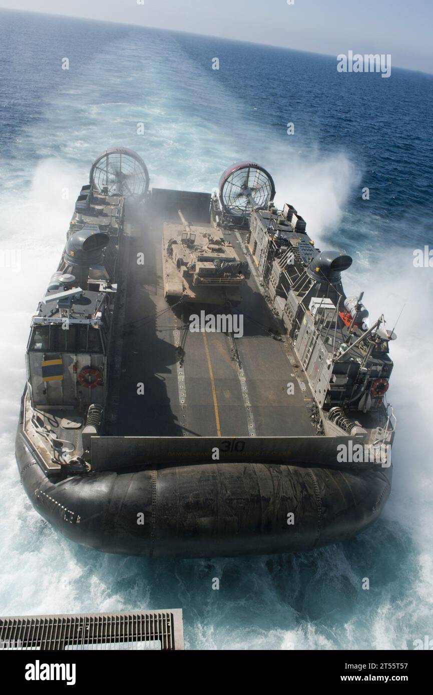 LHD 8, Makin Island Stock Photo - Alamy