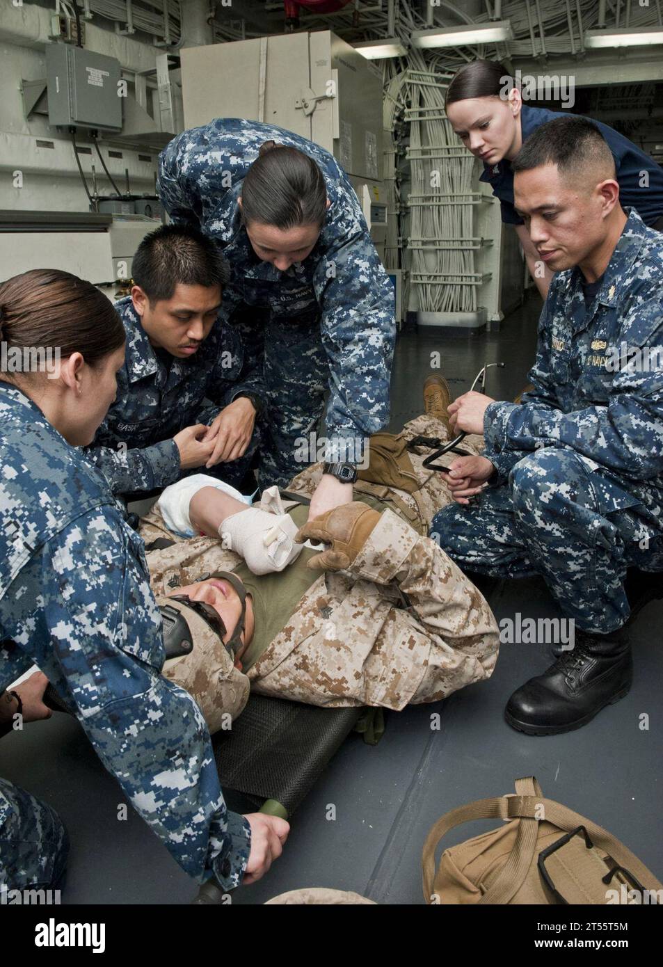 LHD 8, medical training, USS Makin Island Stock Photo - Alamy