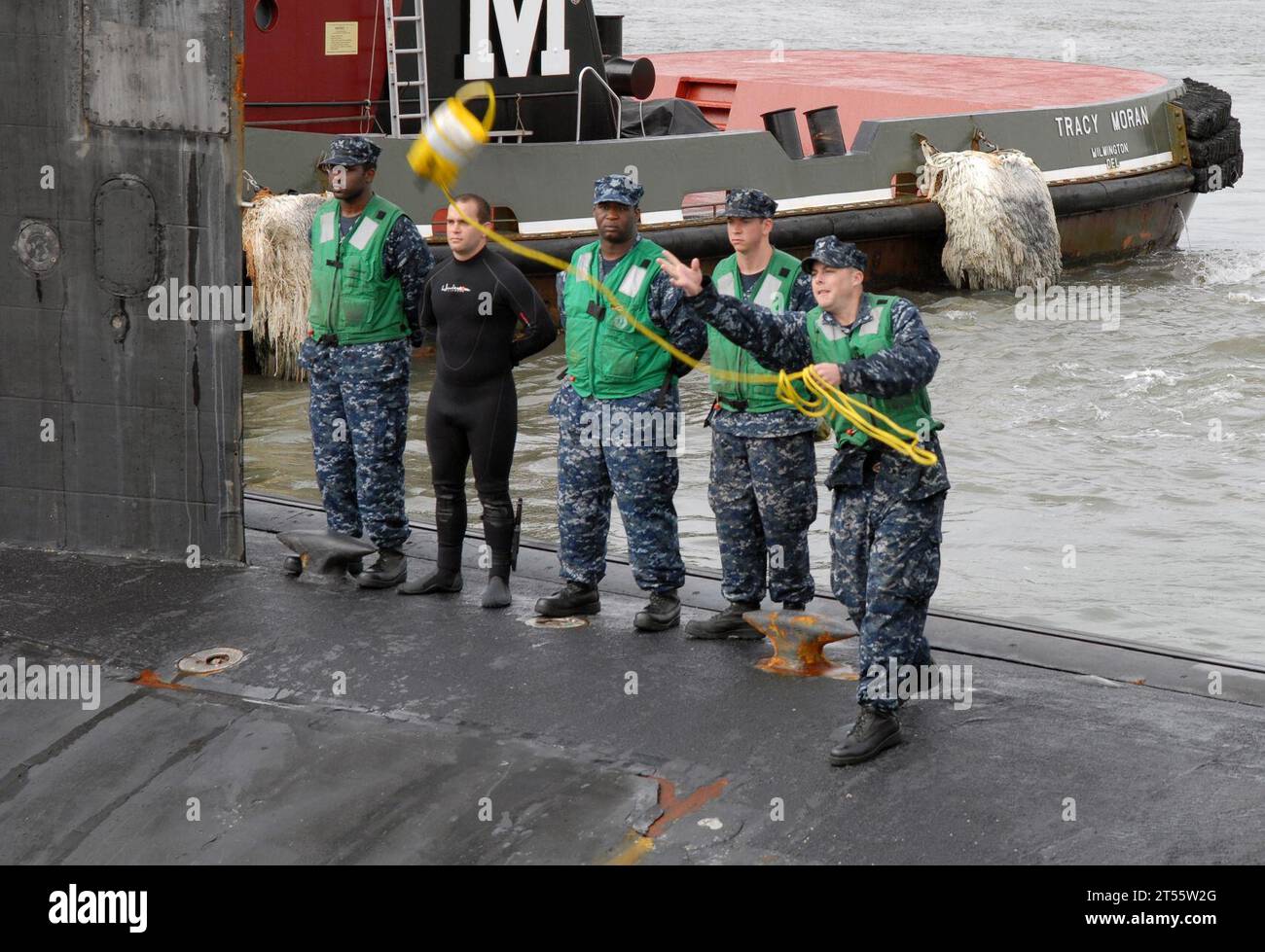 Los Angeles-class attack submarine, Sailors, SSN 750, USS Newport News ...