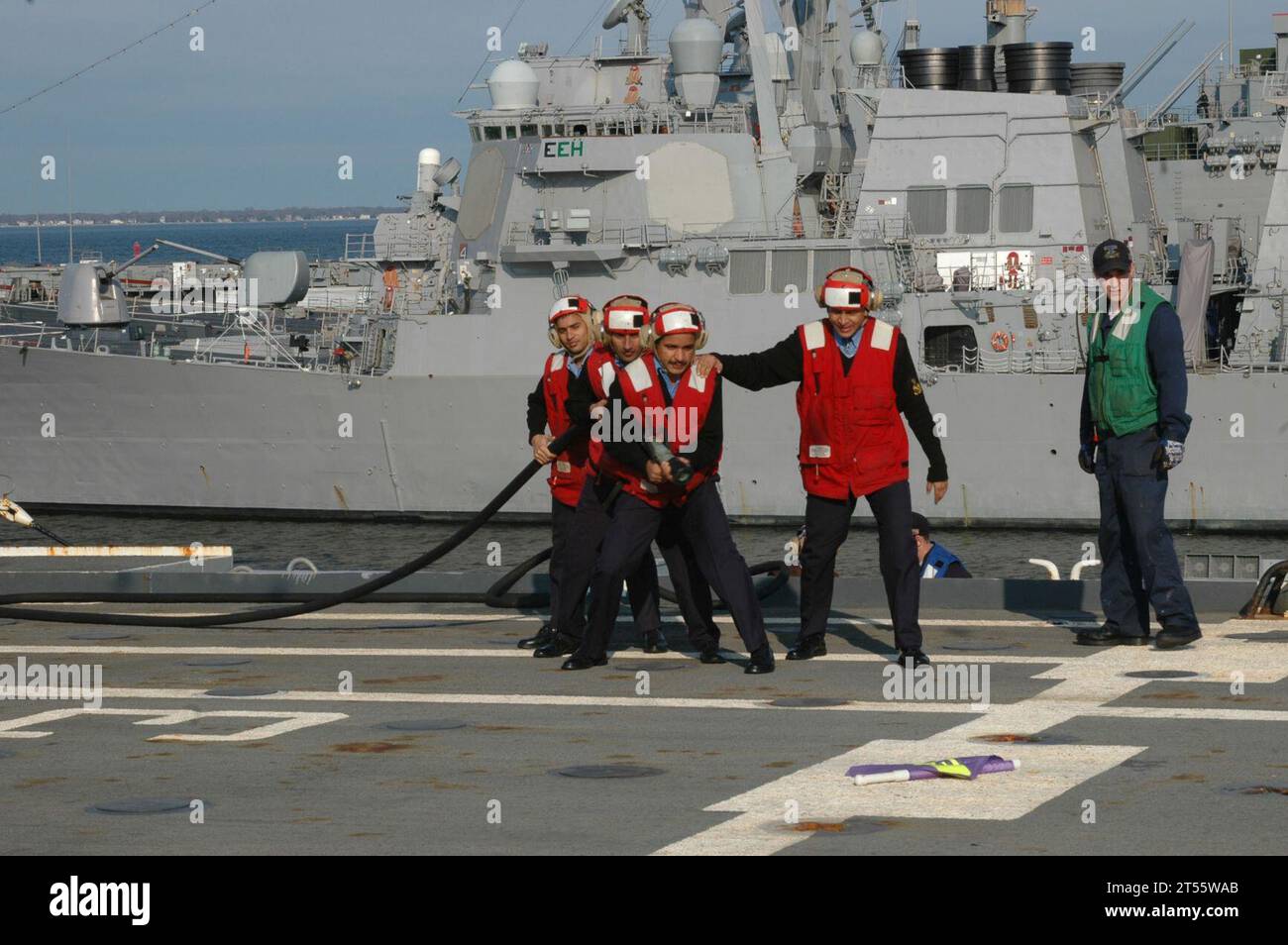 lpd 14, people, Sailor, uss trenton Stock Photo - Alamy
