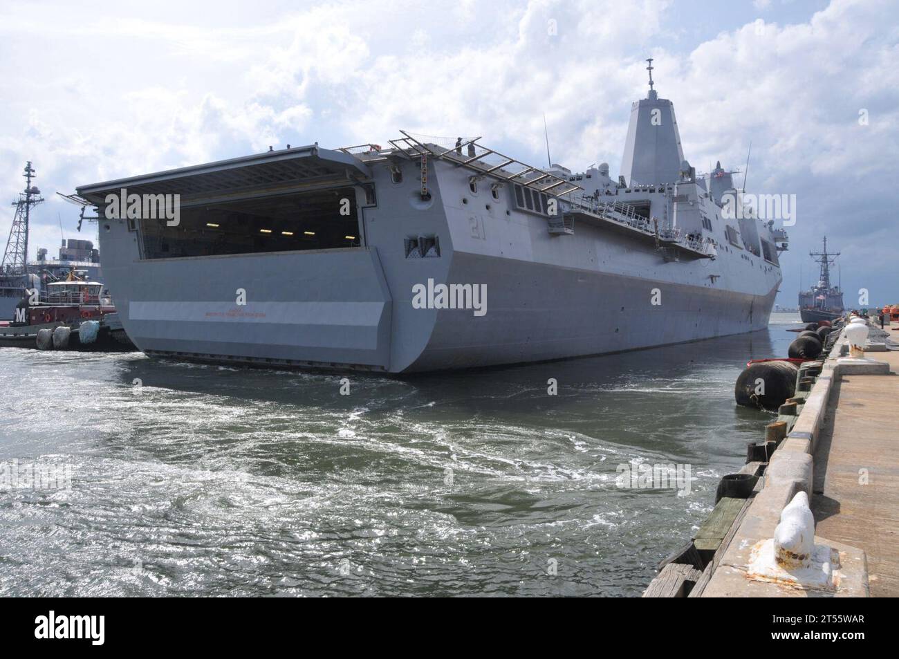 lpd 21, USS New York Stock Photo - Alamy