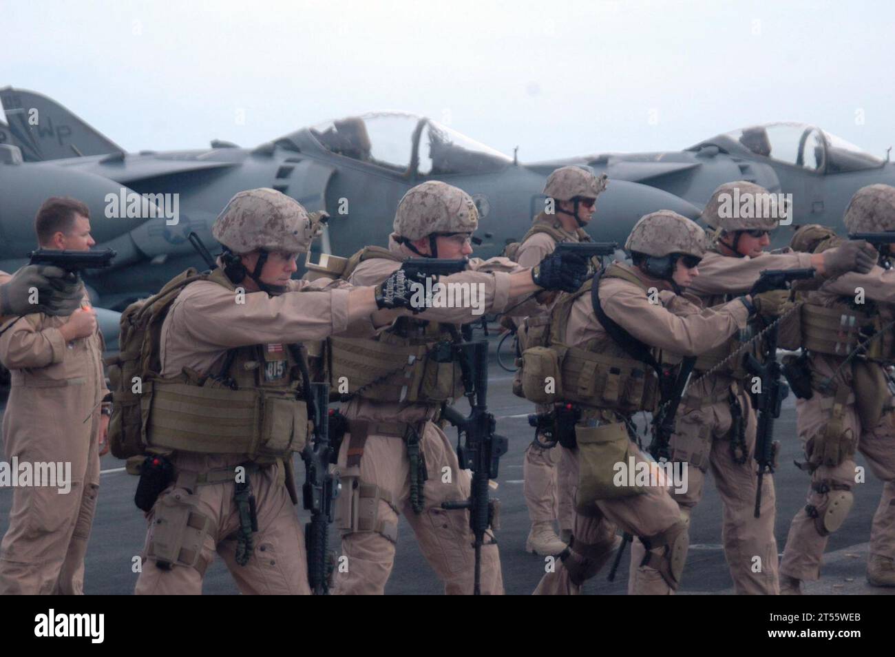 Uss nassau lha4 hi-res stock photography and images - Alamy