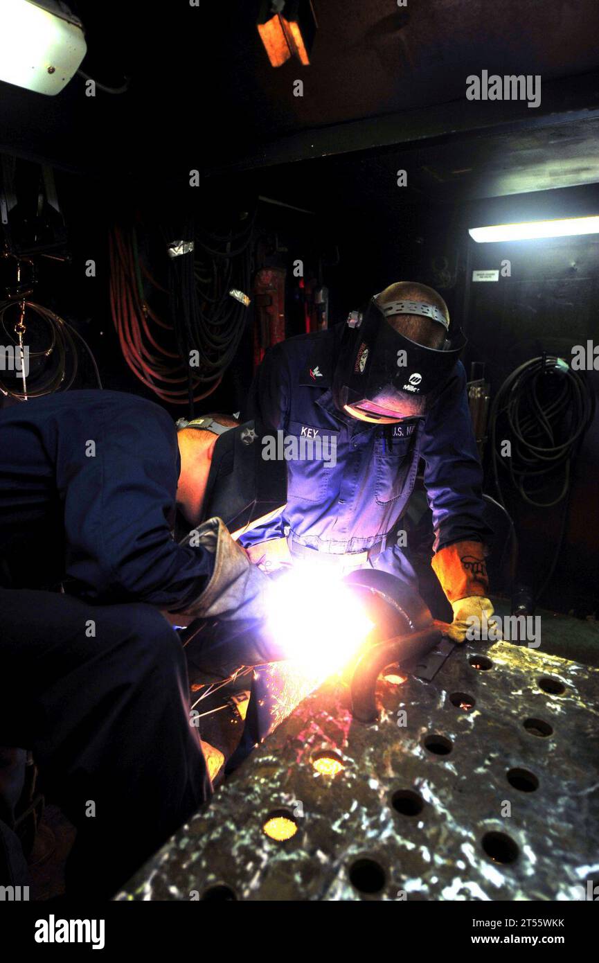 Shipfitter hi-res stock photography and images - Alamy