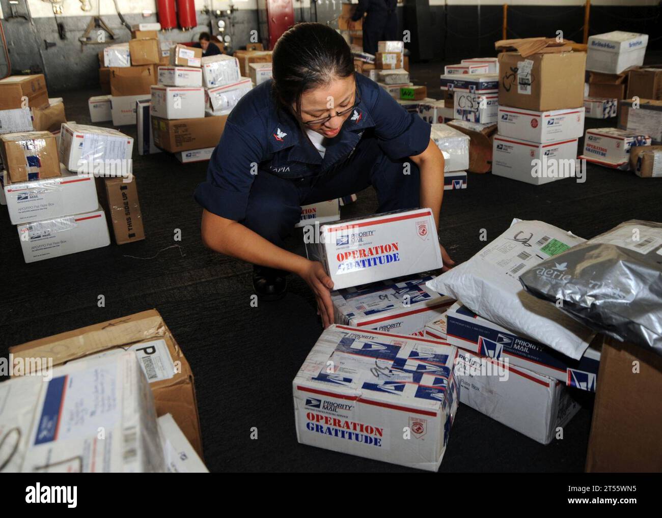 mail call, USS Theodore Roosevelt (CVN 71 Stock Photo - Alamy