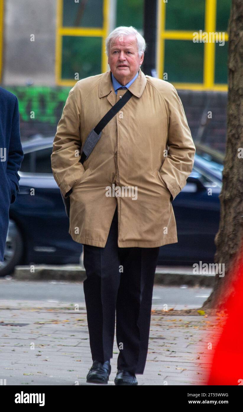 London, England, UK. 3rd Nov, 2023. Conservative MP BOB STEWART arrives ...