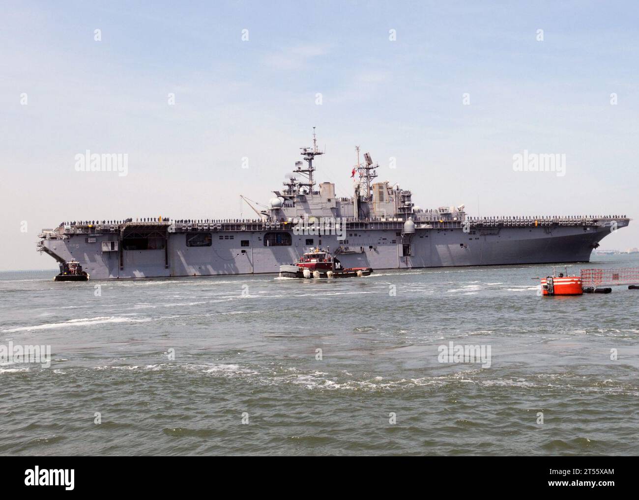 manning the rails, puling out, Tug Boats, underway Stock Photo - Alamy