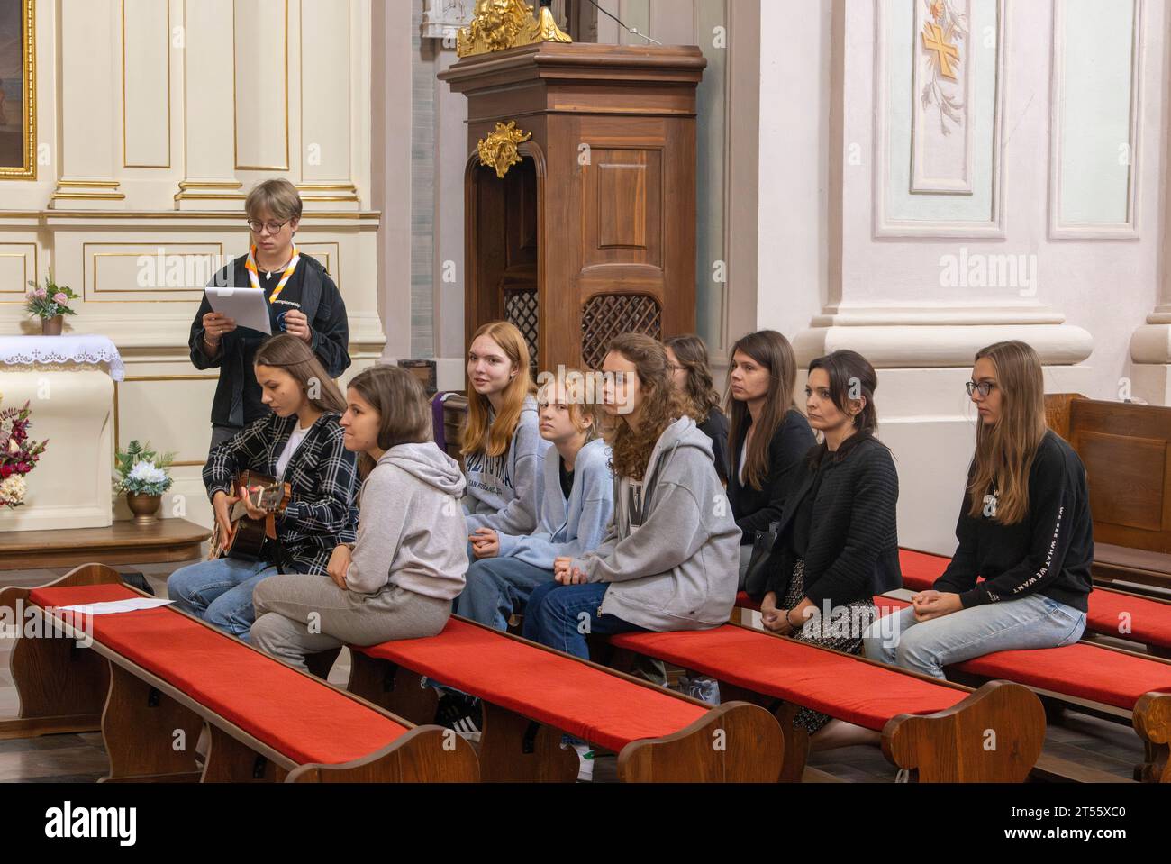 Choir church teens hi-res stock photography and images - Alamy