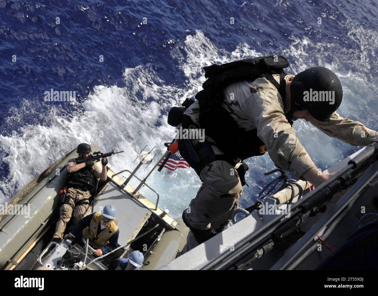 Marine FAST PAC, USS Mustin, VBSS Stock Photo - Alamy